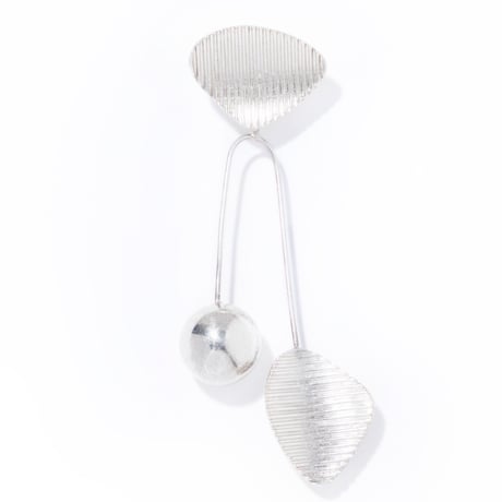 scale mobile pierce (single) – iris47