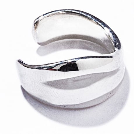 bulge ear cuff – iris47